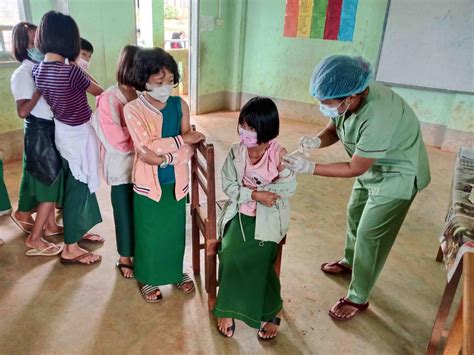 ဆီဆိုင်မြို့နယ်၌ ကျောင်းသူလေးများအား သားအိမ်ခေါင်းကင်ဆာရောဂါ ကာကွယ်ဆေး