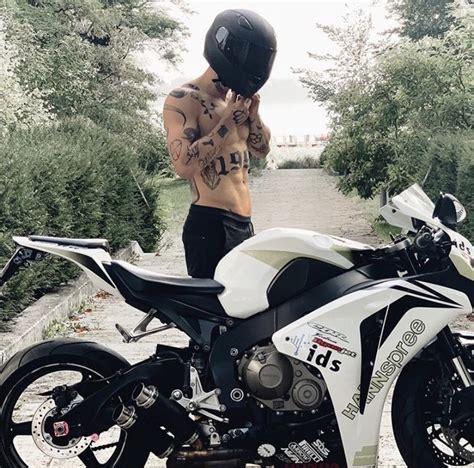 Pin De م Em Power Craves Power Homens De Moto Garotas De Moto