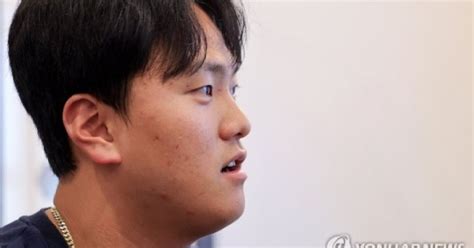 키움 젊은 포수 김건희 수비 보완하며 거포 포수 성장 꿈꿔