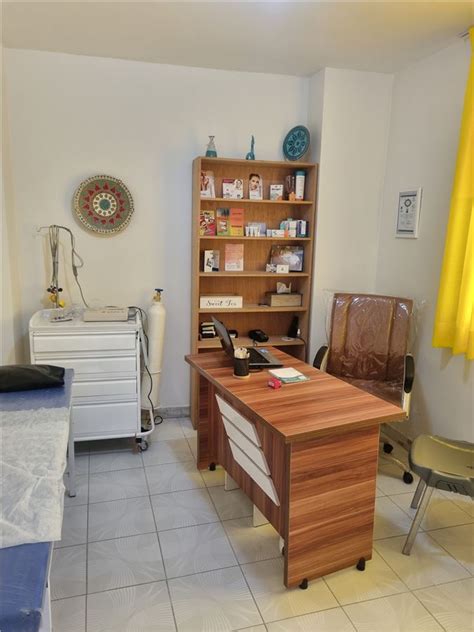 دکتر مریم اکبری داخلی و گوارش