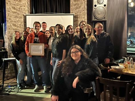 Уникална изненада Вижте как ученици от СУ „Христо Ботев“ Враца поканиха преподавател на бала