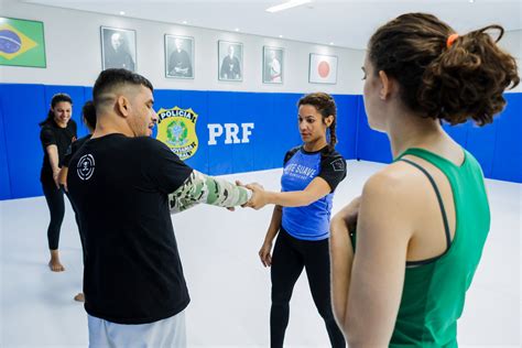 Mulheres Do Ceará Aprendem Técnicas De Defesa Pessoal Na Prf