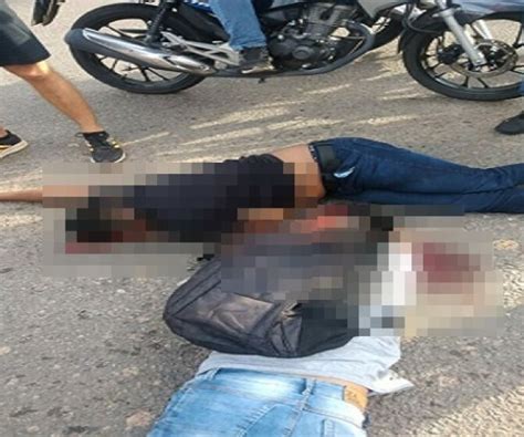 Notícias IMAGENS FORTES Motociclista morre na hora e amigo que