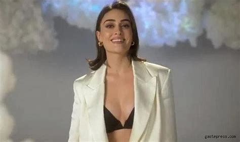Ünlü Oyuncu Esra Bilgiçin Pakistanda Reklam Filminden Kazandığı Para