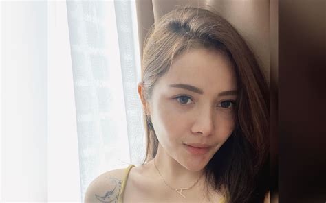 Mawar Afi Pamer Mirror Selfie Usai Olahraga Body Goals Emak Emak 3