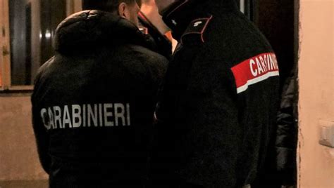 Calci E Schiaffi Alla Compagna Davanti Al Figlio ARRESTATO CasertaCE