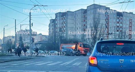 В Івано Франківську на вулиці Івасюка одразу дві аварії ФОТО ПІК ПІК