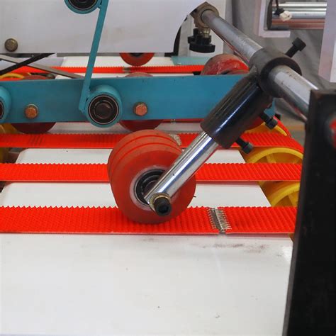 เครื่องปะกล่องลูกฟูก รุ่น Zx 2400 บริษัท ว่านจิน เทรดดิ้ง จำกัด