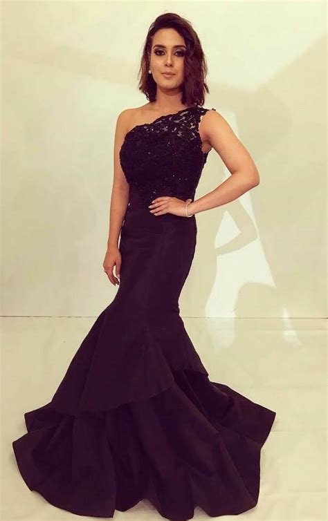 Beautiful Pictures Of Iqra Aziz Wearing Black Dress Showbiz Pakistan
