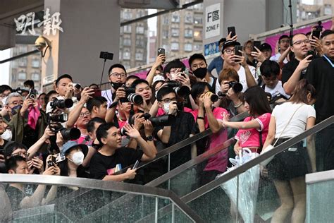 港超︱樂天女孩表演助威 晉峰小勝香港u23 青衣場座無虛席掛紅旗 19 01 20230507 體育 即時新聞 明報新聞網