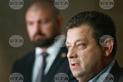 Николай Марков заяви че няма да се оттегли от поста председател на парламентарната група на
