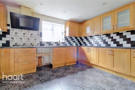 3 Bedroom Detached House Wandsworth Place Bradwell Common £280000