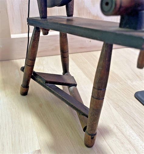 Vintage Miniature Wooden Spinning Wheel Moving Parts Salesman Sample