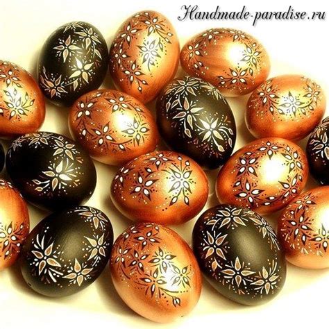 Роспись пасхальных яиц горячим воском Для росписи яиц восковые мелки помещаются в маленькую