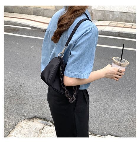 小众设计师jennie同款包包女2021夏新款单肩斜跨亚克力链条腋下包虎窝淘