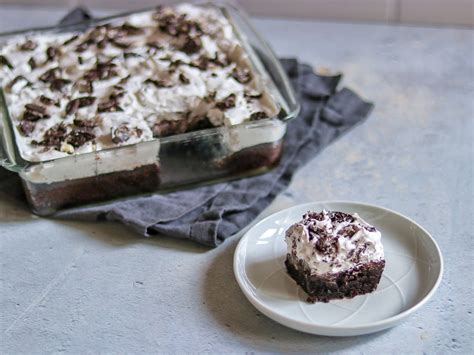 Cookies And Cream Brownies Fudgy Oreo Brownies With Whipped Cream