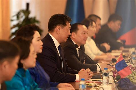 Ерөнхийлөгч У Хүрэлсүх БНАЛАУ ын Ерөнхийлөгч Тонглун Сисүлит нар албан ёсны хэлэлцээ хийлээ