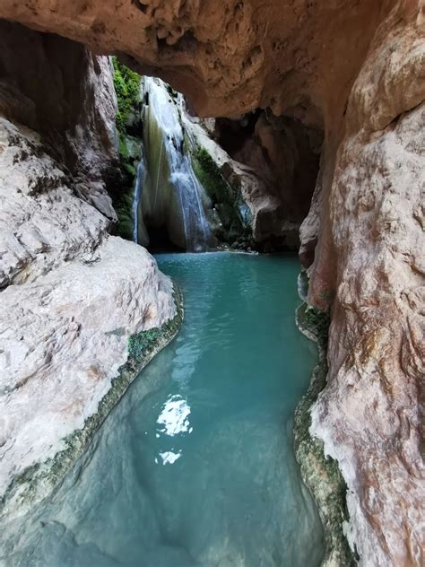 El Tesoro Oculto En Valencia Una Cueva Que Tiene Una Cascada De Aguas Turquesas En Su Interior