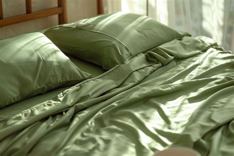 Sateen vs. Satin: What's the Difference? – ChicSew