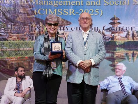 Варненски 🏆🌍🏆 Проф д р Добринка Чанкова преподавател в специалност „Право“ на Варненски