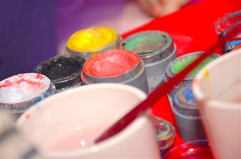 워터컬러 페인트 및 브러쉬는 그림 그리기에 대한 스톡 사진 및 기타 이미지 그림 그리기 회화 0명 Istock