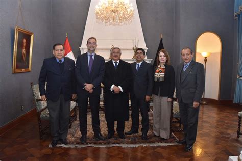 Magistrado Supremo EspaÑol Realiza Visita A Sala Civil Permanente De La