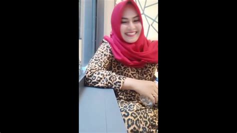 LIVE HIJAB MERAH CANTIK BIKIN GEMES - YouTube
