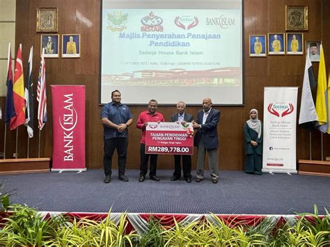Majlis Penyerahan Penajaan Pendidikan Sadaqa House Bank Islam Yawatim