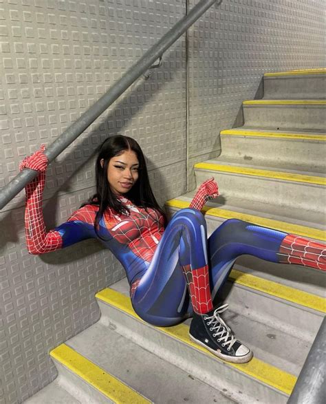 Pin Von Definitely First Auf Daily Sauce Frauenkostüme Spiderman