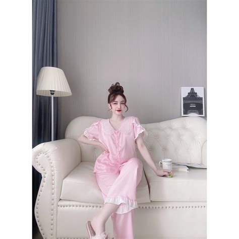 Đồ Bộ Lụa Satin Ca0 Cấp Cổ 3 Lá Phối Ren Tay Ngắn Quần Dài Dễ