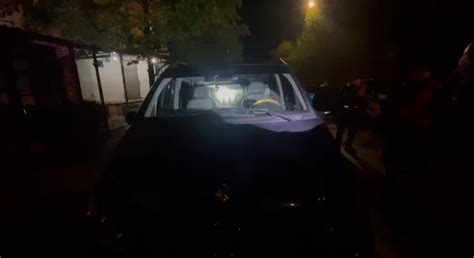 Skandali Policia Djemtë e kandidatit socialist në Has u kapën duke ndarë pakot e bashkisë
