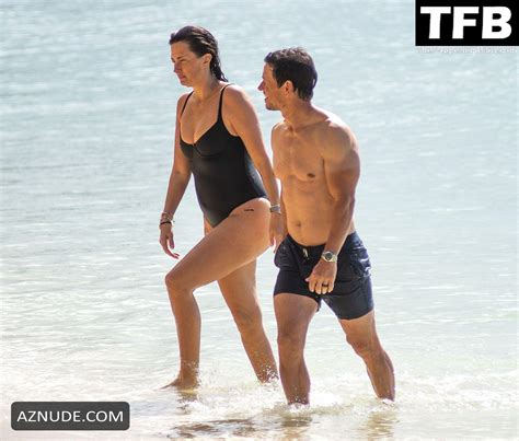 Rhea Durham Sexy Seen With Mark Wahlberg Enjoying A Day On The Beach In