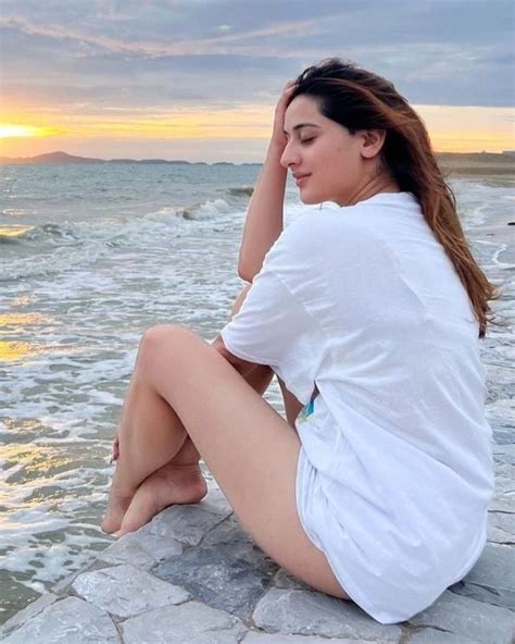 6 Hot Sexy Uditi Singh Bikini Pics