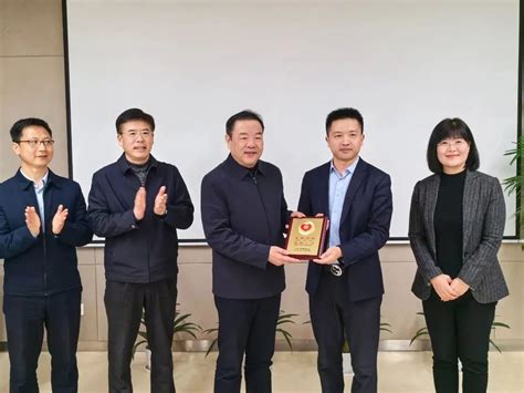 优环境 促发展丨区政协主席刘其龙走访调研爱心企业澎湃号·政务澎湃新闻 The Paper