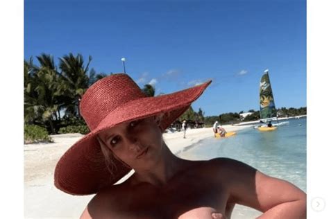 Una Vez Más Britney Spears Publica Foto Completamente Desnuda