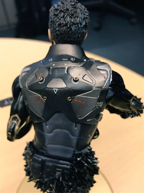 Objavljen Unboxing Video Deus Ex Mankind Divided Collectors Editiona