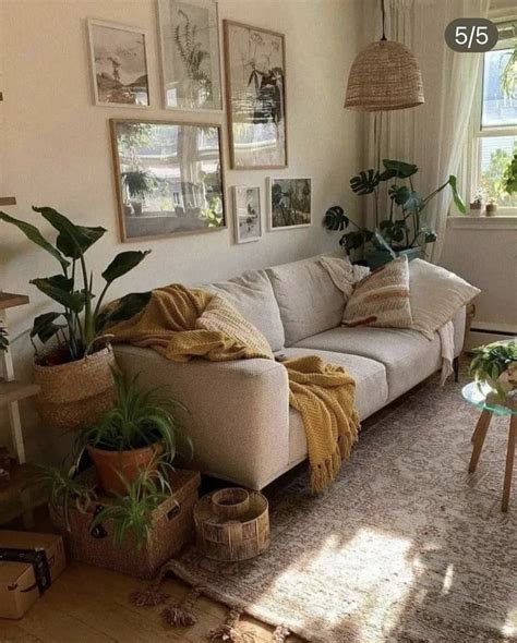 Decocrated Box For Every Season In 2020 Cute Living Room Living Room
