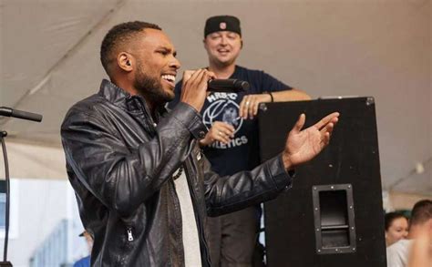 Amerikanac Ron Holsey Na Srpskom Jeziku Snimio Svoj Prvi Singl