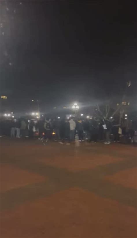 方舟子 On Twitter 今晚密歇根大学的中国留学生聚会抗议，一起喊彭载舟写的口号，连“罢免独裁国贼习近平”也喊出来，第一个这么喊的