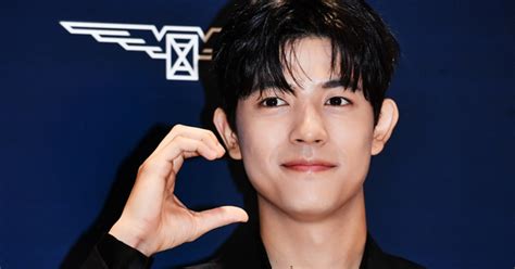 로몬 눈부신 얼굴 [포토엔hd]