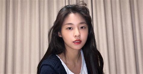 설현 고전적 청순美 흰 티에 청바지만 입어도 예뻐 [리포트 컷]