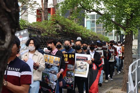 Dvb ပဇီကြီးကျေးရွာ လေကြောင်းတိုက်ခိုက်မှု တောင်ကိုရီးယားတွင် ကန့်ကွက်ဆန္ဒပြ