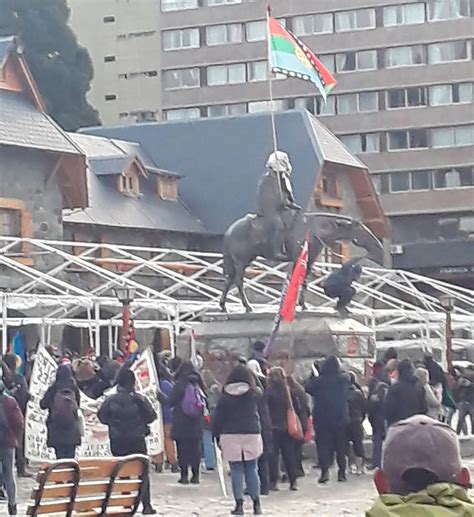 Mapuches Y Organizaciones Sociales Vandalizaron Edificios Históricos De