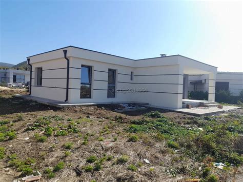 Продавам Модерна къща Едноетажна къща 110 кв м РЗП 800 кв м двор Къщи