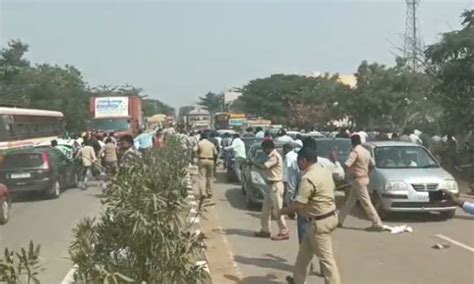 Karimnagar Mild Tension Prevails As Youth Obstruct Mlas Convoy