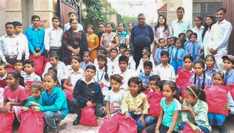 किसी जरूरतमंद के जीवन में खुशियां बिखेरना ही त्योहारों को सही और सार्थक