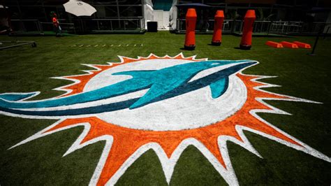Miami Dolphins Coach Expertly Avoids Another Tampering Issue