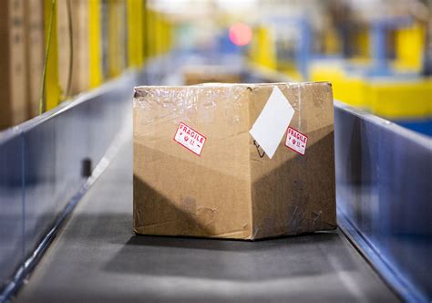 Usps Processing And Distribution Center Addresses The Holiday Mail Rush