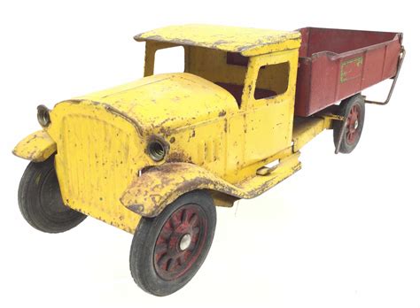 Antique Toy Truck At Logan Newbigin Blog