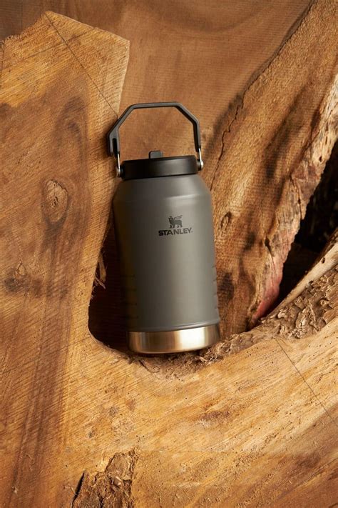 Stanley Lilac Chug Jug 64 Ouncecharcoal Stanley